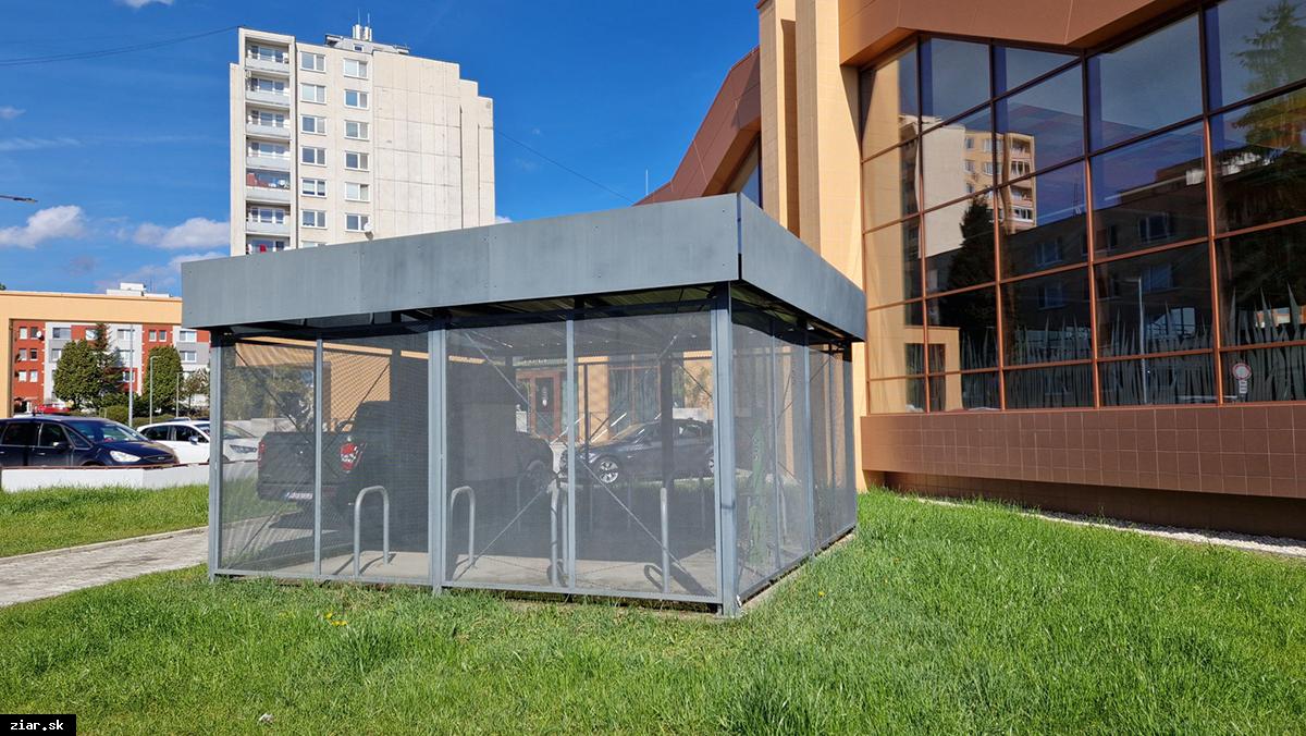 Pri návšteve plavárne alebo IV. ZŠ môžete využiť uzamykateľné ...